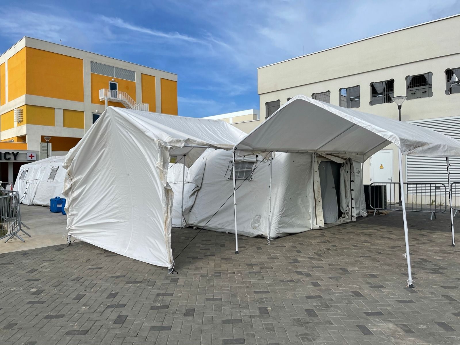 CMC installs the Hospitent for precautionary reasons - Curaçao Medical ...